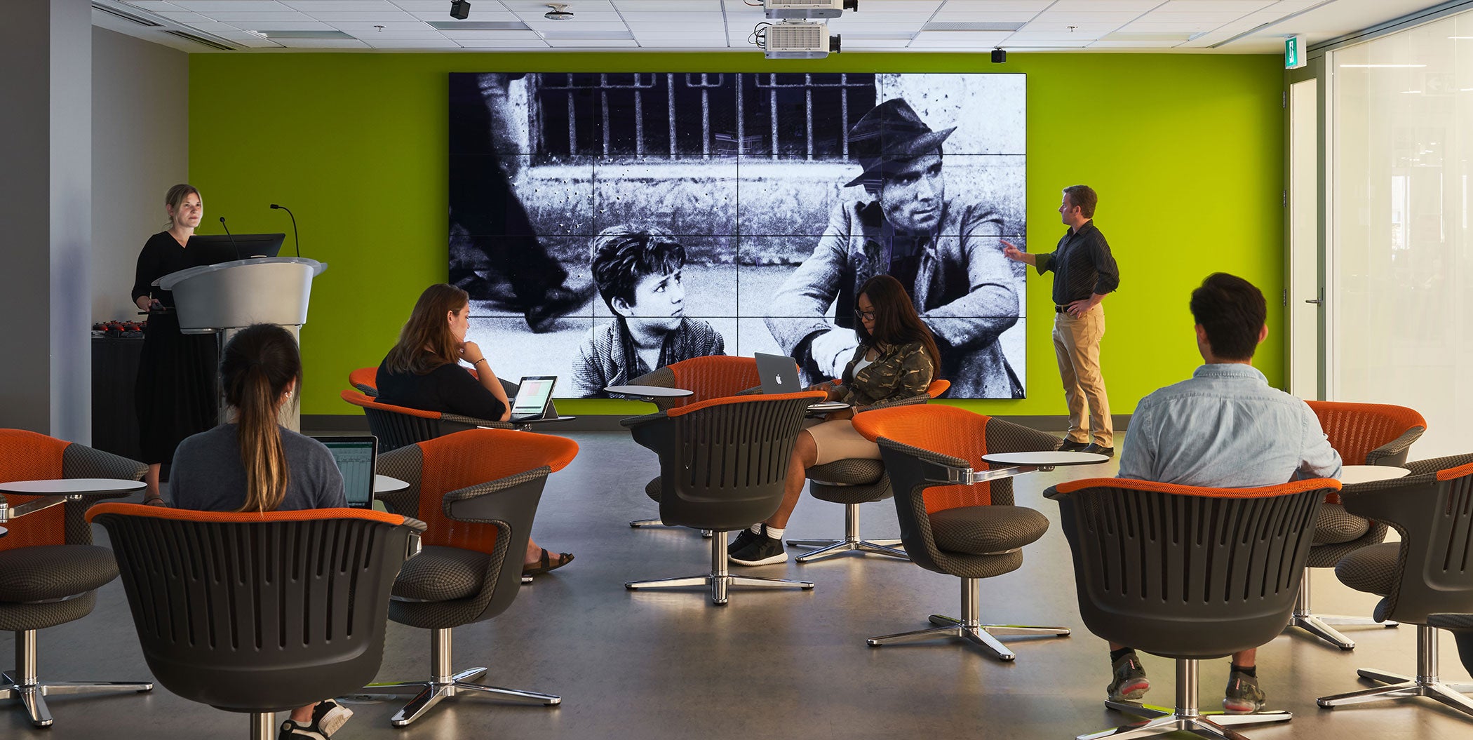 Designing the Classrooms of the Future: Integrating Virtual Learning | HDR