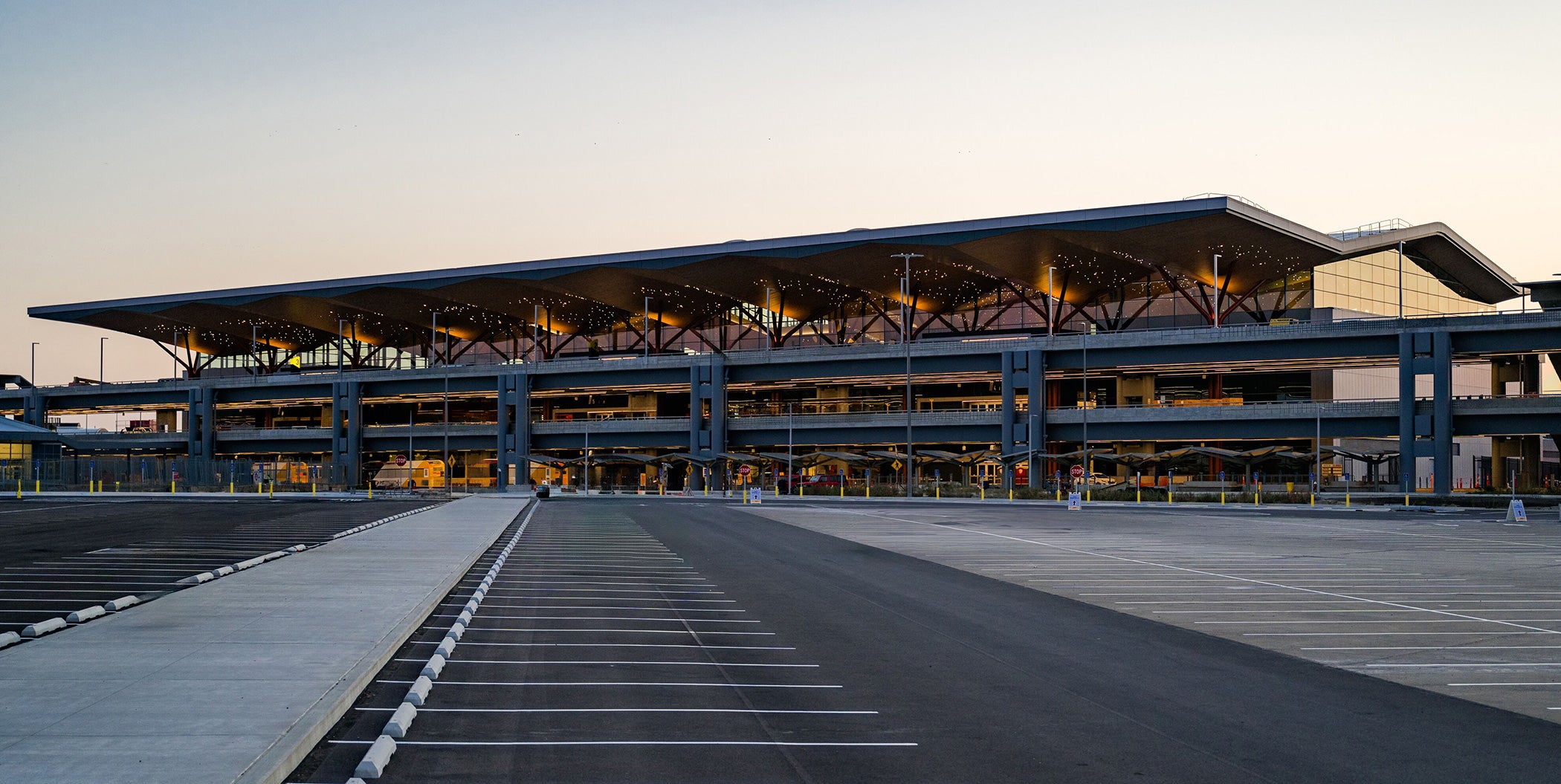 Pittsburgh Airport Modernization Opens to Passengers | HDR